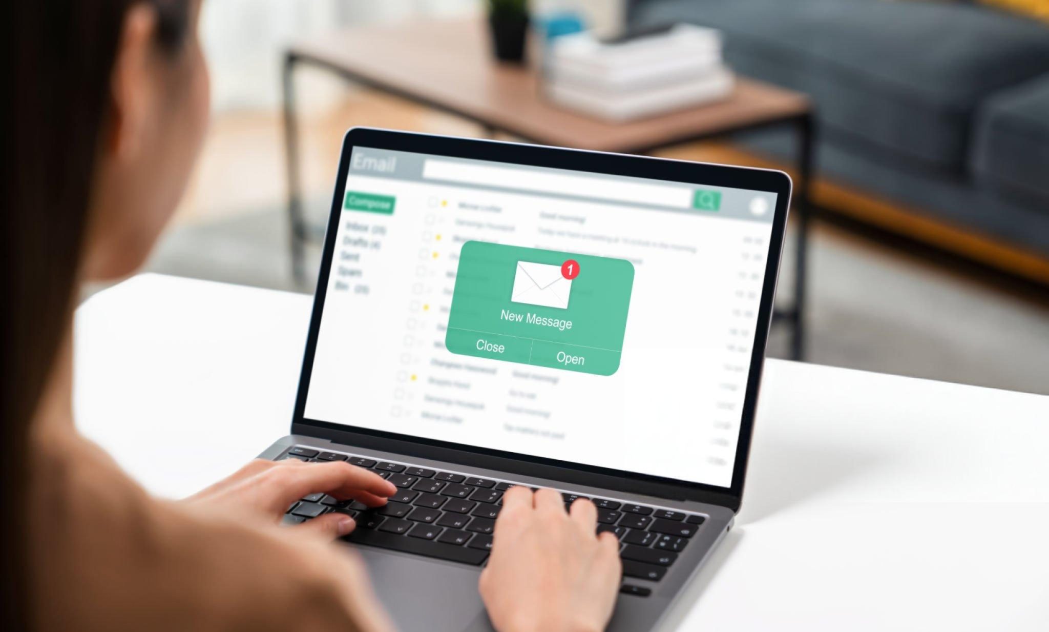 Group Chat vs. Email: Which One Is Better for Team Communication? - Melp